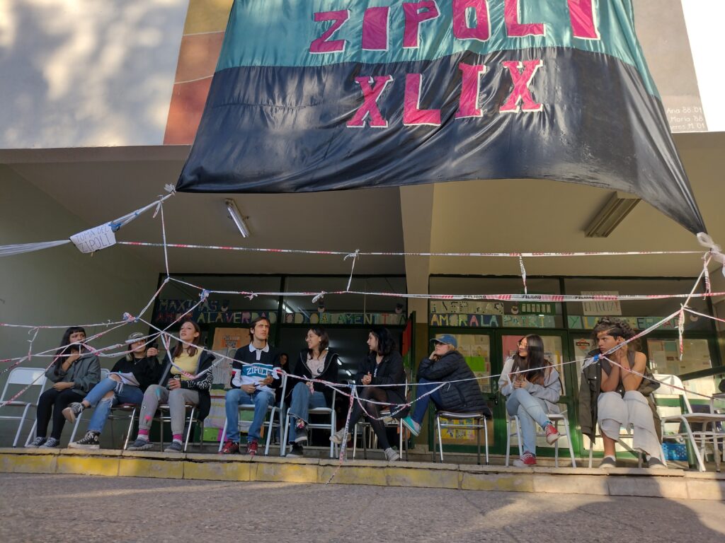 Córdoba: estudiantes llevan una semana de toma en la escuela Zipoli ...